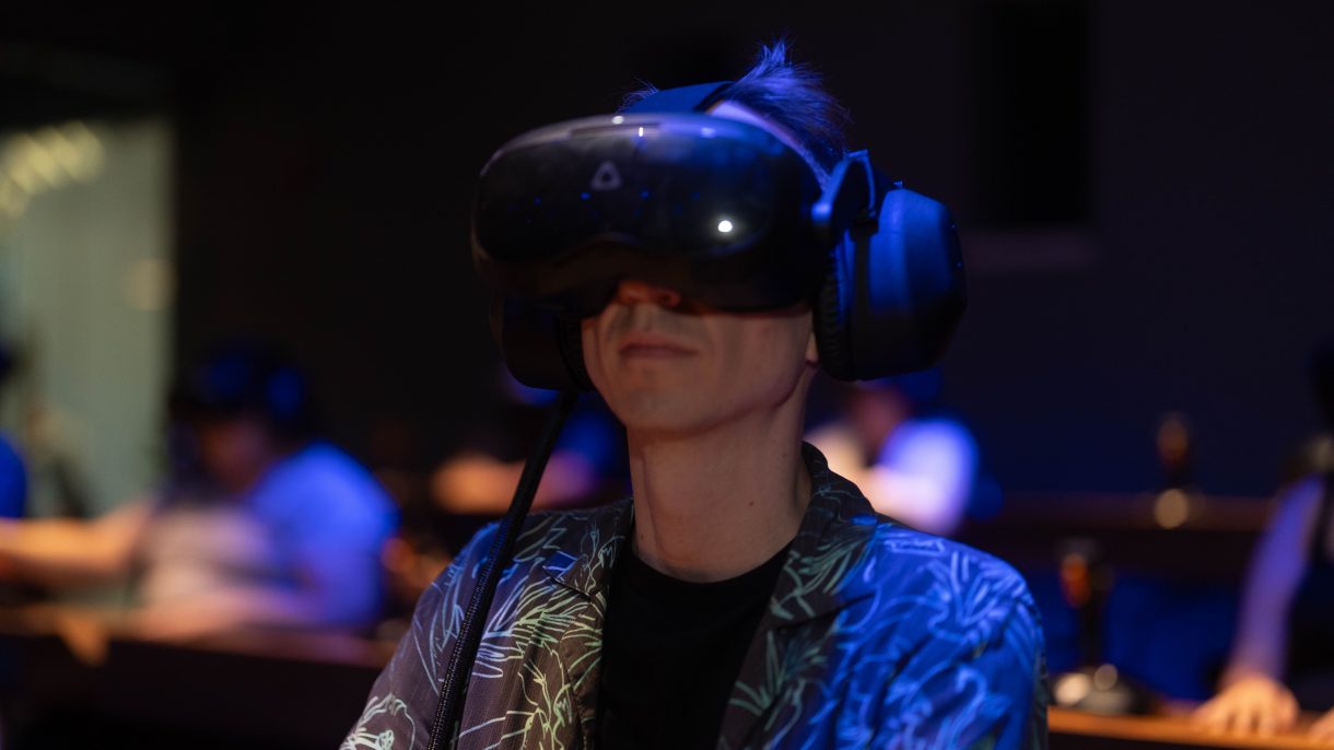 Science Comes to Life for Students in New Virtual Reality Lab - Merced ...